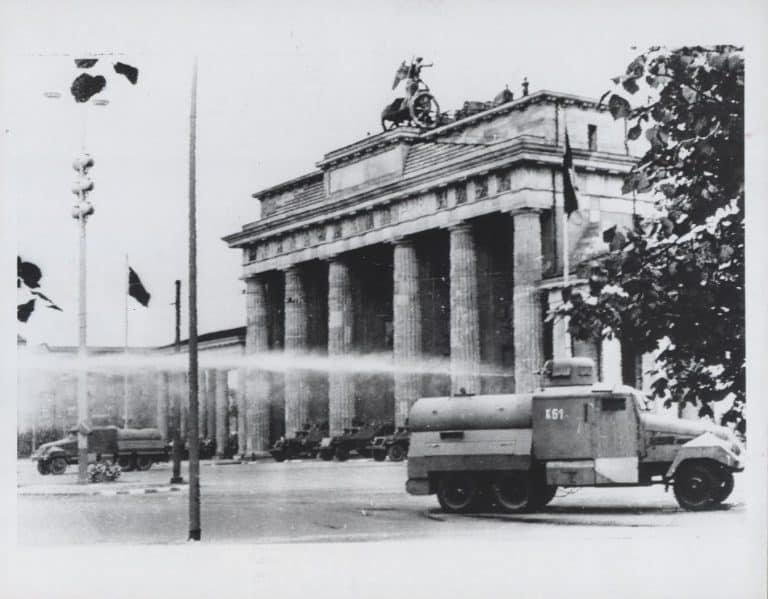 Who Built The Berlin Wall? - Mythbusting Berlin